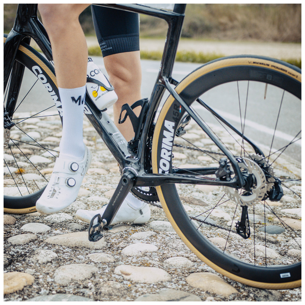 Roues vélo route carbone Corima 45R